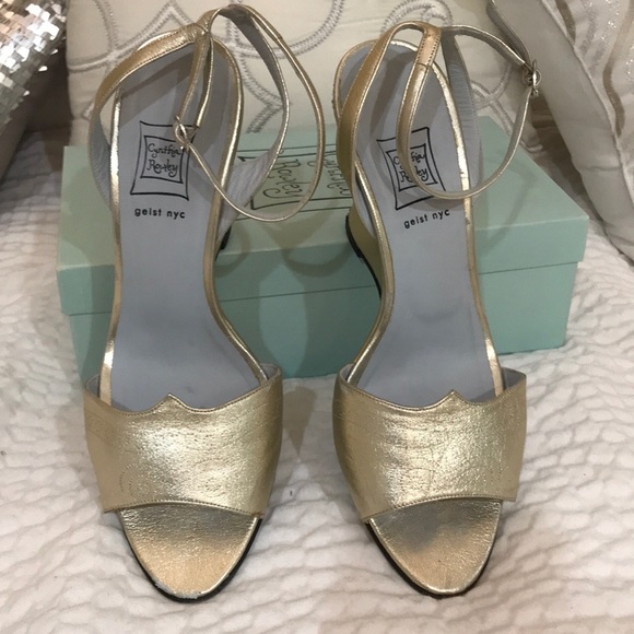 Cynthia Rowley | Shoes | Cynthia Rowley Gold Leather Wedge Sandal Size ...